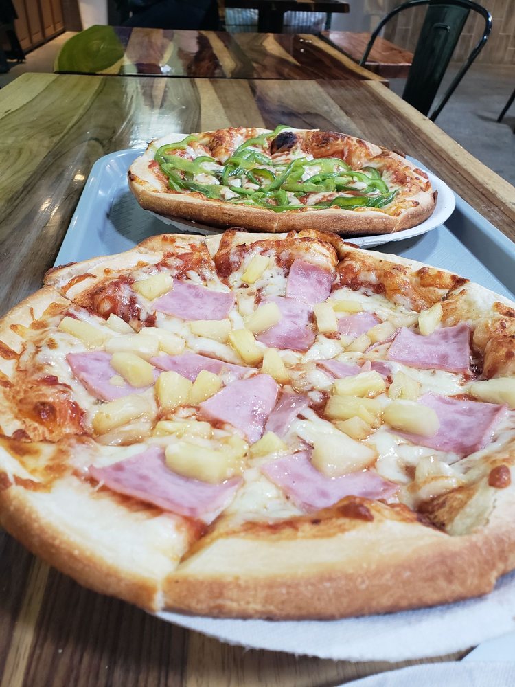 Singas Famous Pizza Restaurant in Queens / Official Menus & Photos